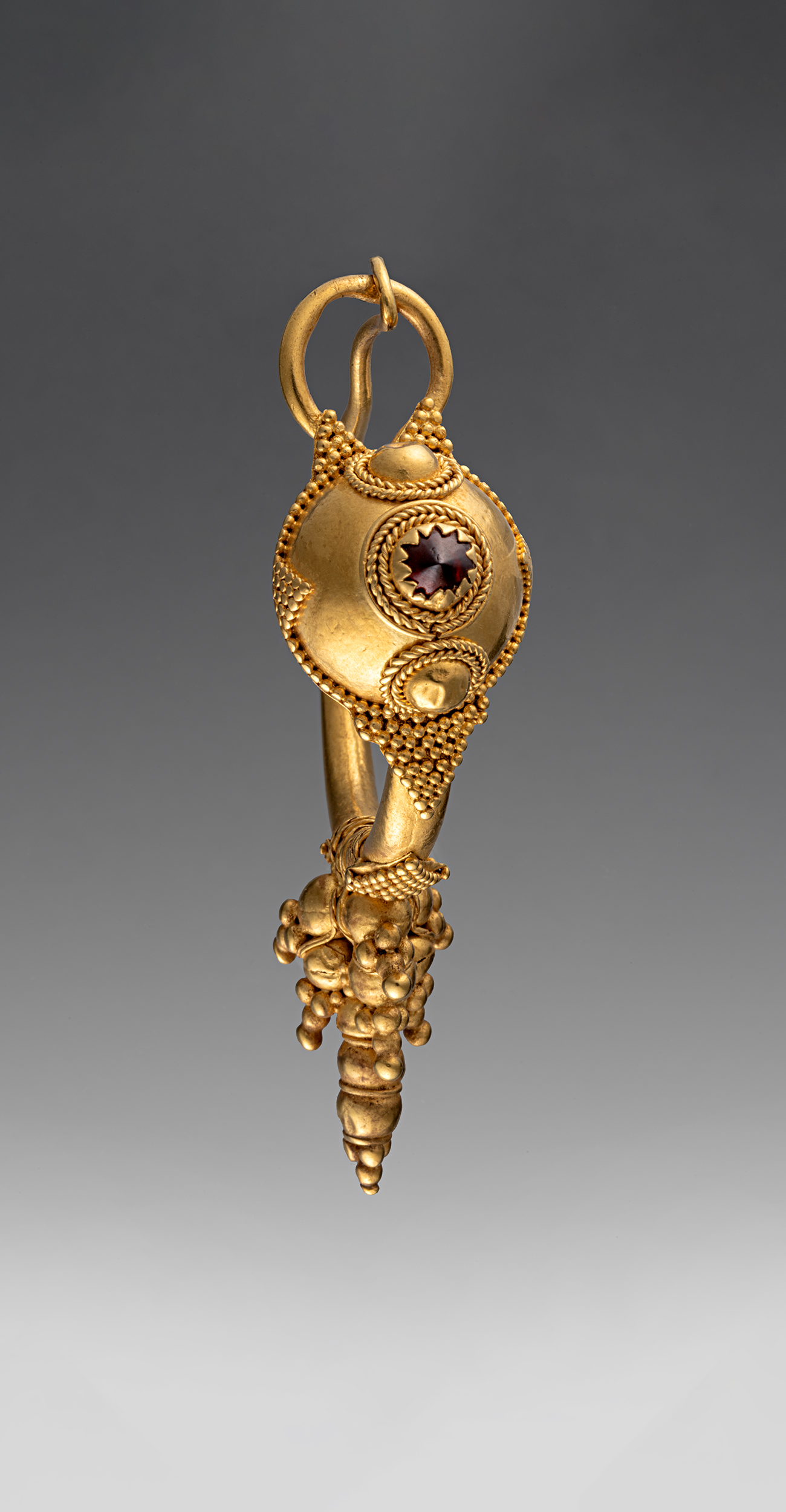 Roman Earring - Networks of the Past: A Study Gallery of India and the Ancient World